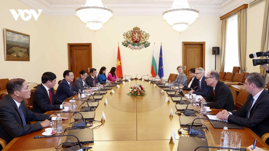 Top Vietnamese, Bulgarian legislators inform outcomes of talks to media