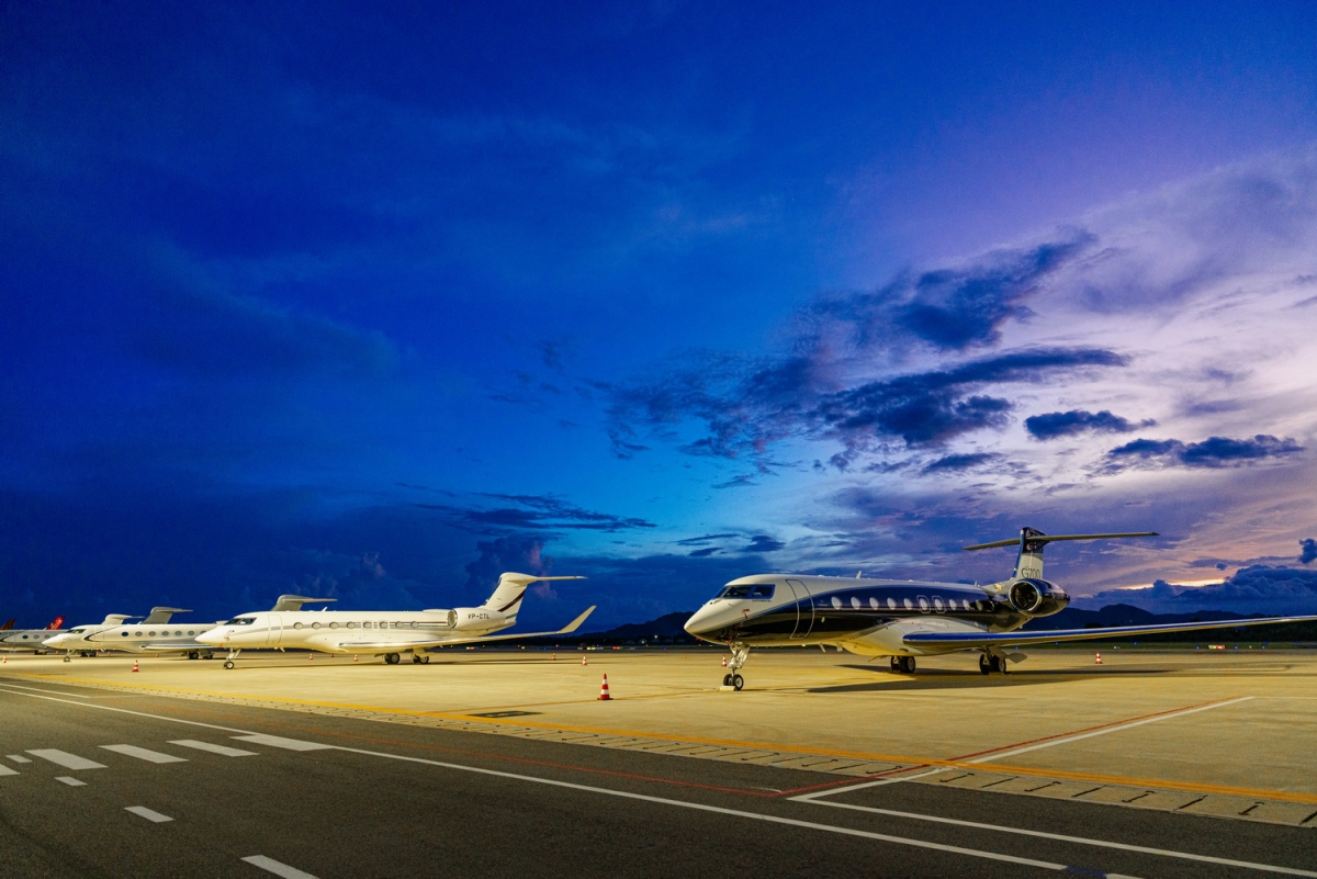 Loạt tàu bay siêu sang Gulfstream dành cho tỷ phú thế giới đáp xuống ...