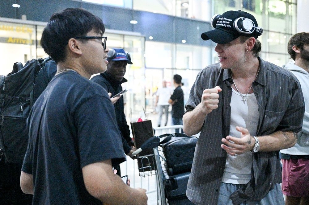 Ngôi sao The Kid LAROI đến Việt Nam: Double 2T "sốc", fan chờ 5 tiếng gặp Idol