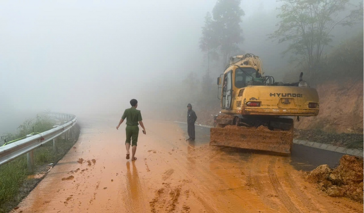 Đã thông tuyến qua đèo Đại Ninh trên Quốc lộ 28B