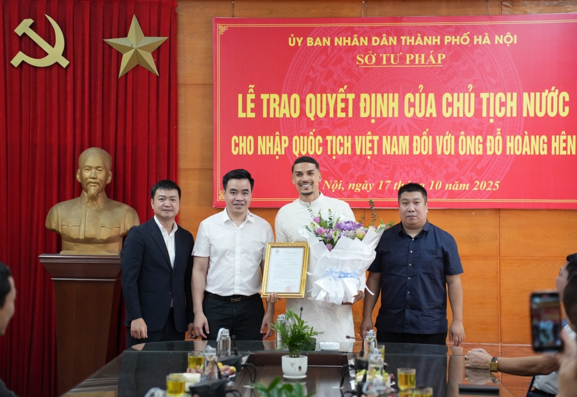 Đỗ Hoàng Hên làm điều đặc biệt, hát Quốc ca trong ngày nhận Quốc tịch ...