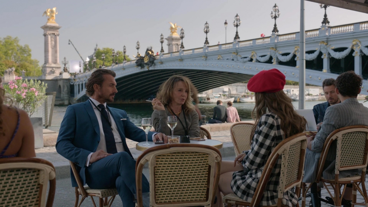 Lily Collins tái xuất trong "Emily in Paris" phần 5: Biểu tượng giải ...
