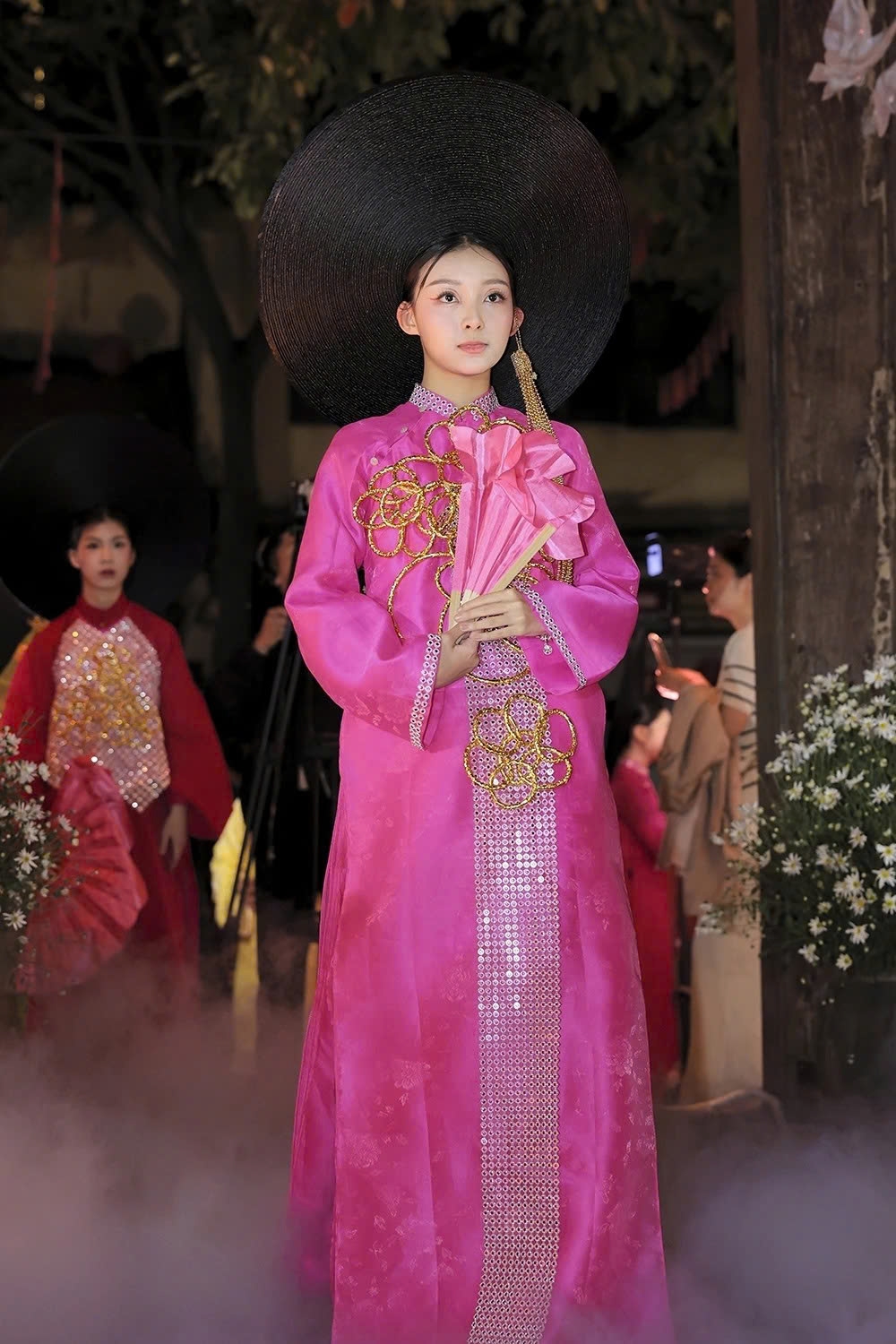 Traditional costumes on show at Hanoi's Old Quarter