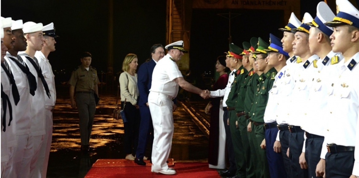 US Navy ships make friendship visit to Da Nang