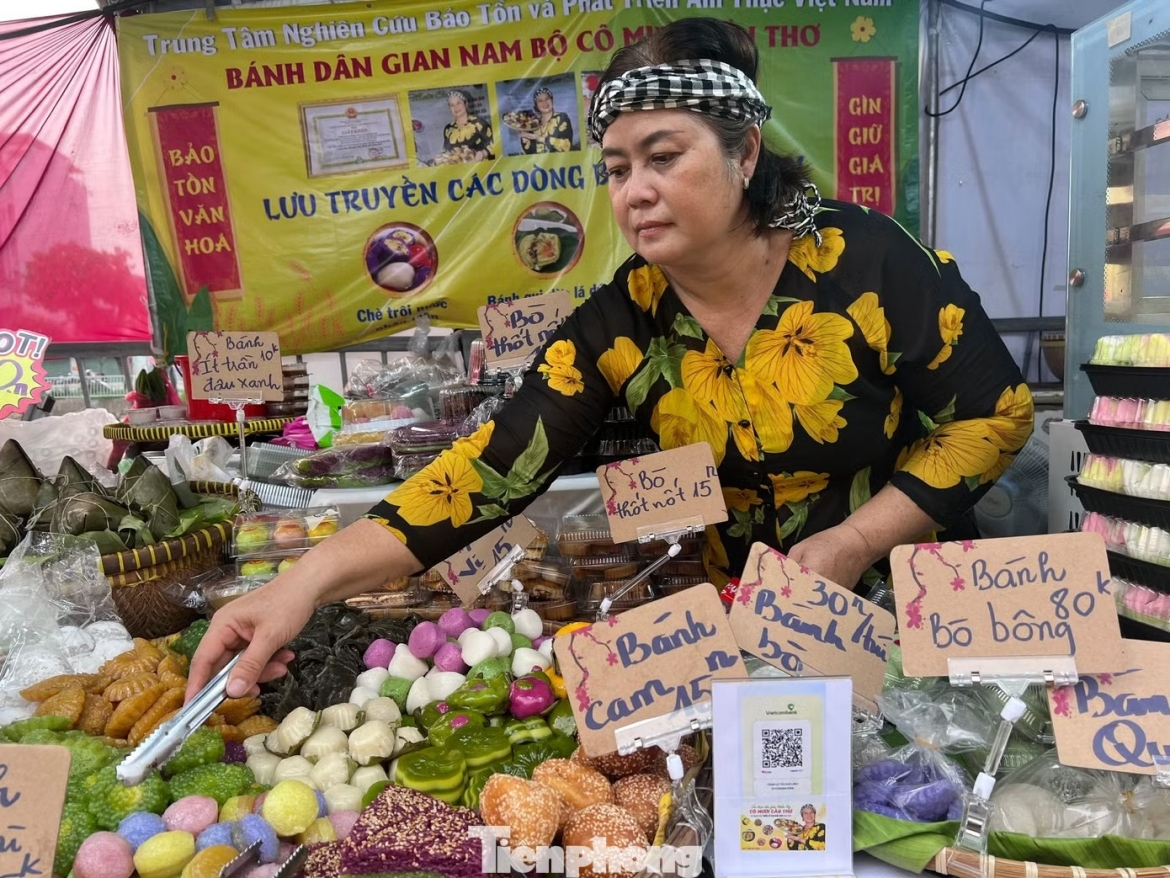 230 booths showcase Mekong Delta fruits and specialties in HCM City