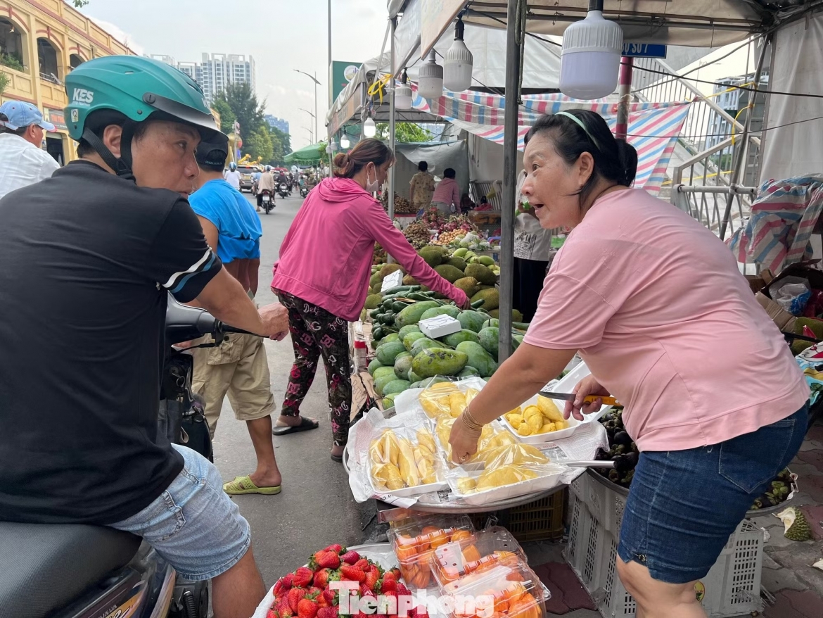 230 booths showcase Mekong Delta fruits and specialties in HCM City