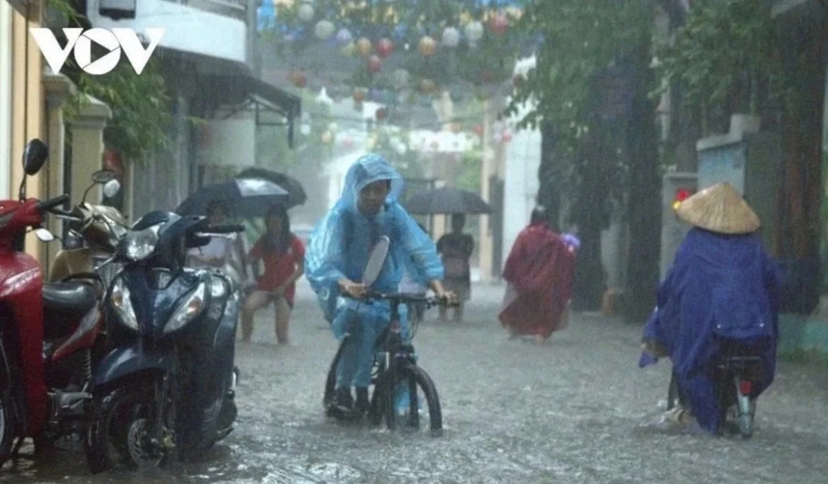 Cold air triggers heavy rain in northern Vietnam, raising flash flood ...