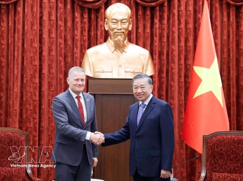 Top Vietnamese leader receives outgoing Danish Ambassador