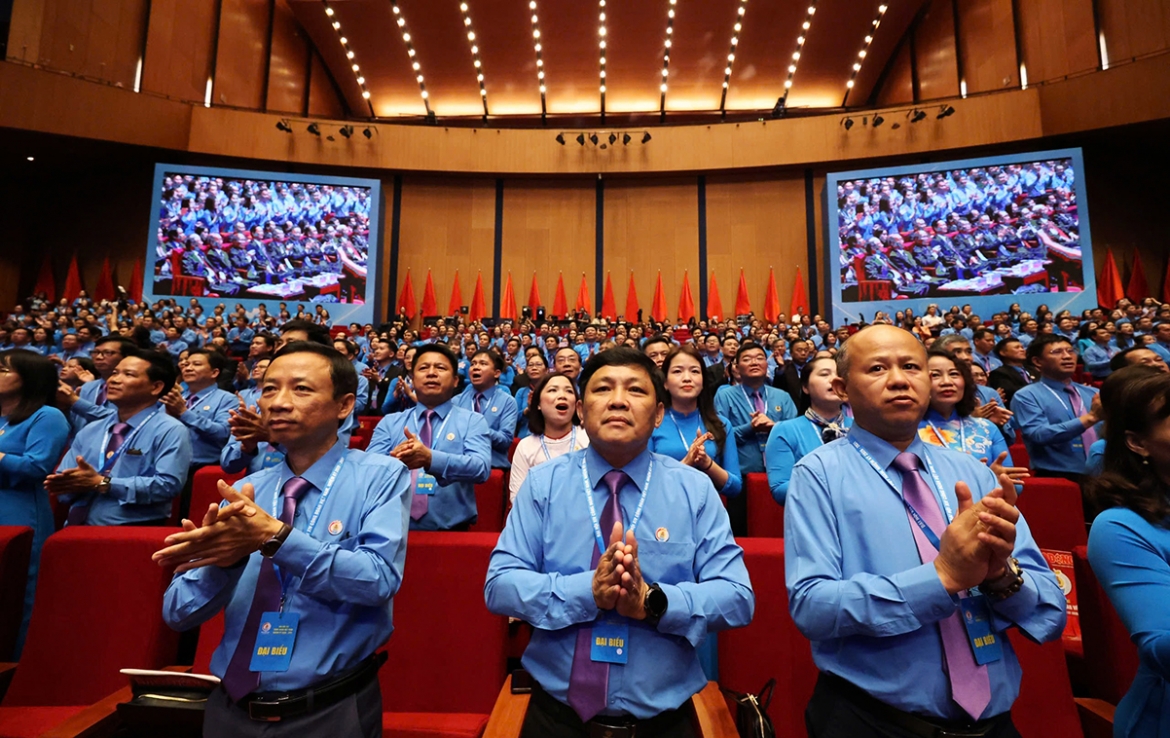 Top leader To Lam calls for worker-centred trade union reform