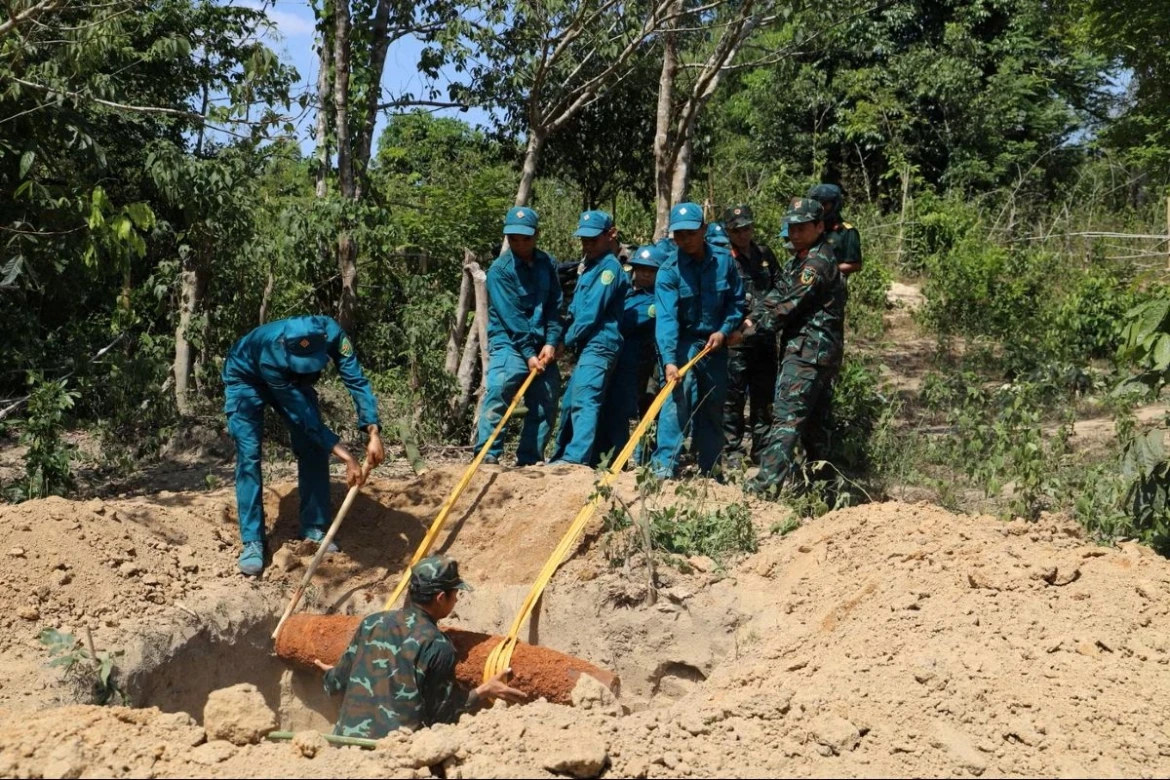 Three bombs, one artillery shell destroyed in Lam Dong