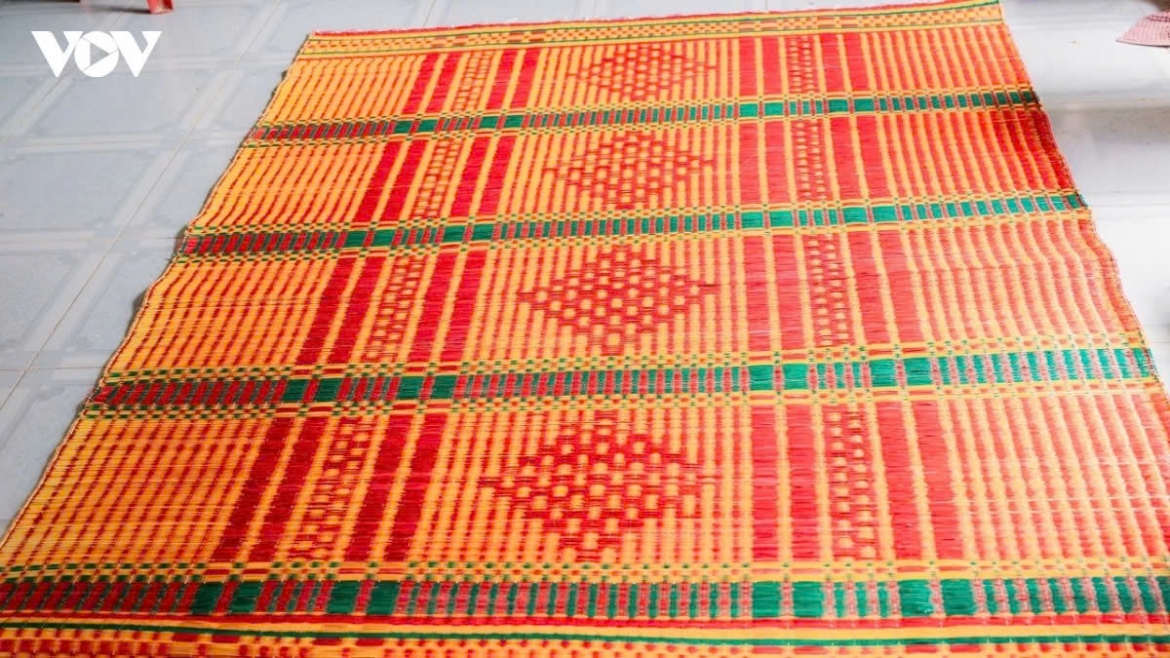 Khmer artisans preserve centuries-old sedge mat weaving in Ca Hom village