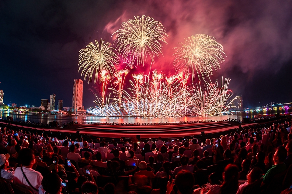 Spectacular moments from second competition night of Da Nang Int’l ...