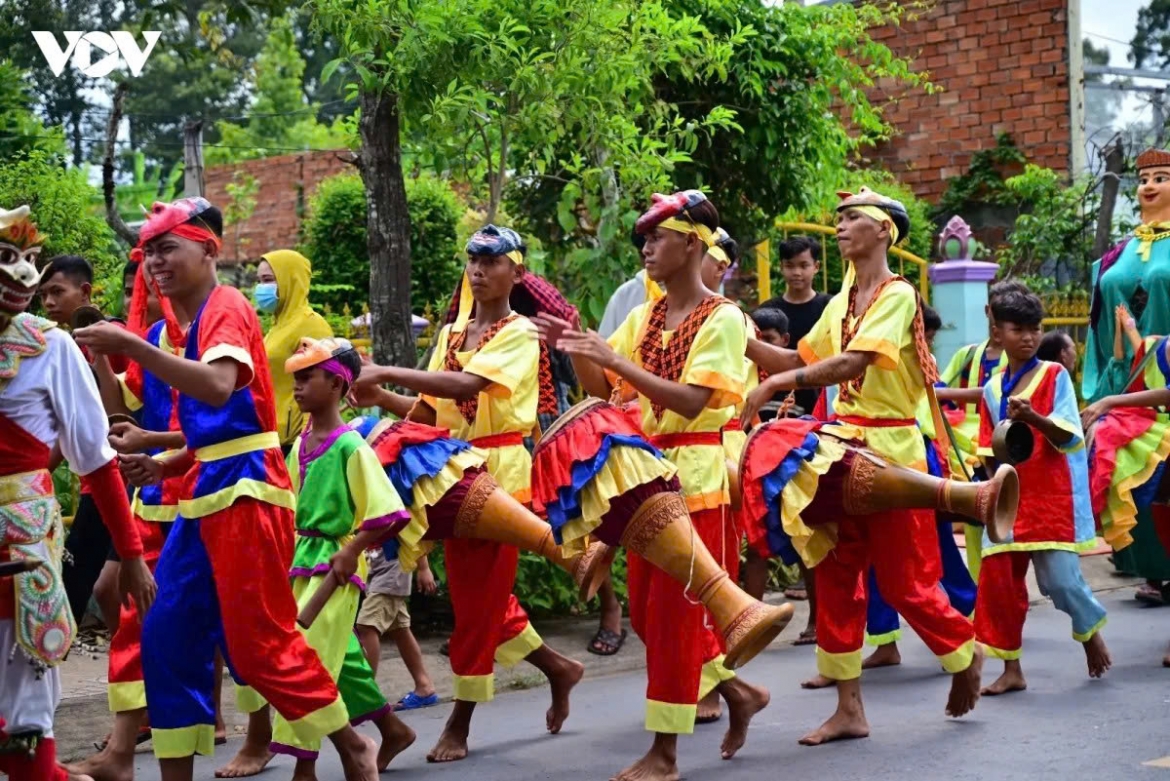 Bun Komsan Sroc peace-praying festival preserves Khmer traditions in ...