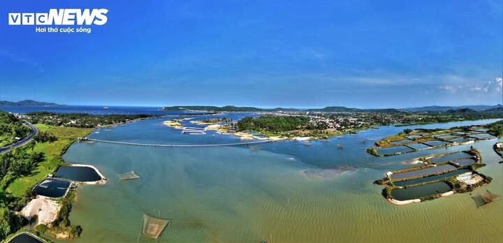 What to know about Vietnam's unusual wooden bridge rebuilt after every ...