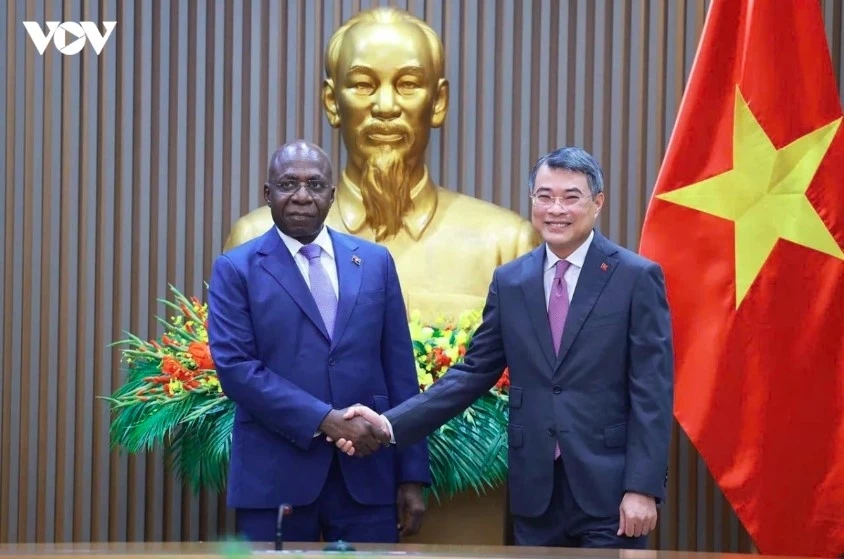 Vietnam greatly values time-honored friendship with Angola