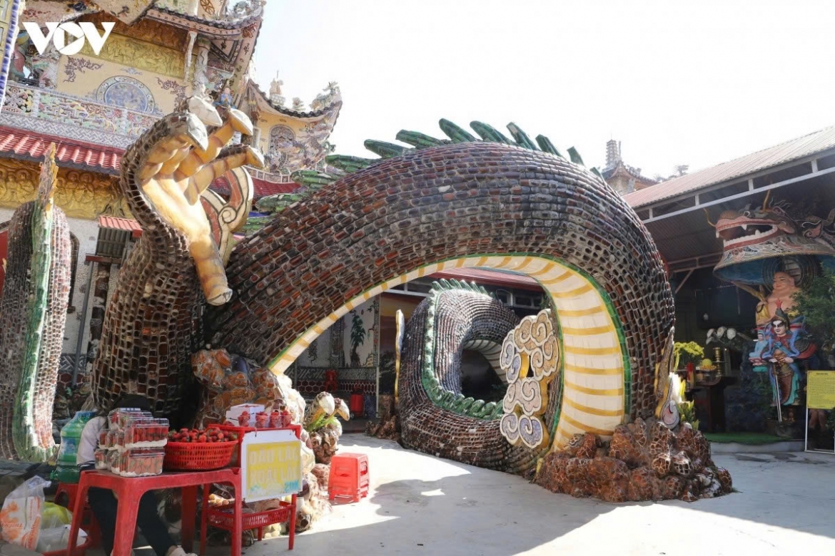A unique pagoda in Da Lat built from millions of broken pieces