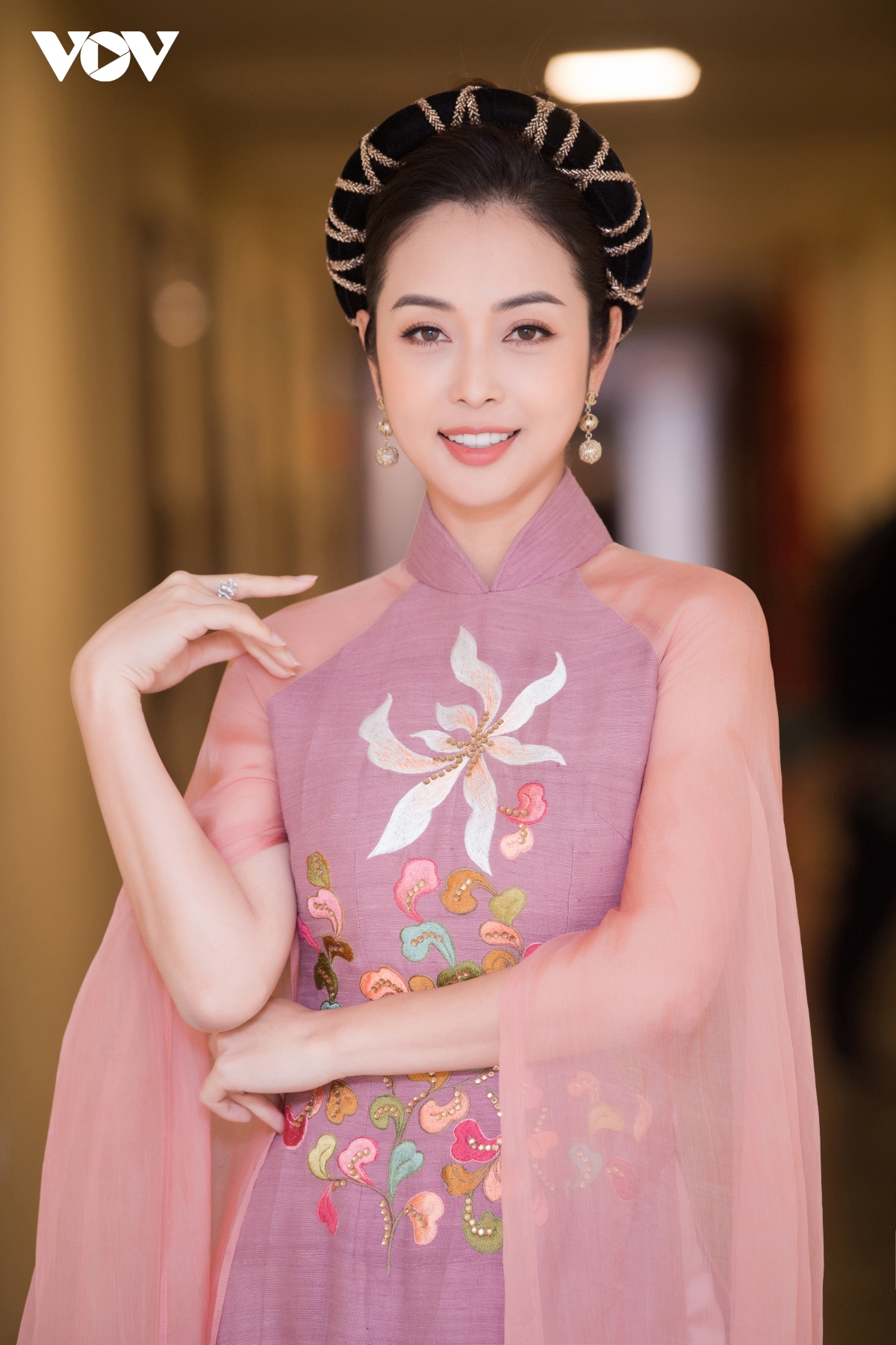 Jennifer Phạm khoe sắc rạng ngời khi làm MC chương trình "Xuân Phát Tài ...