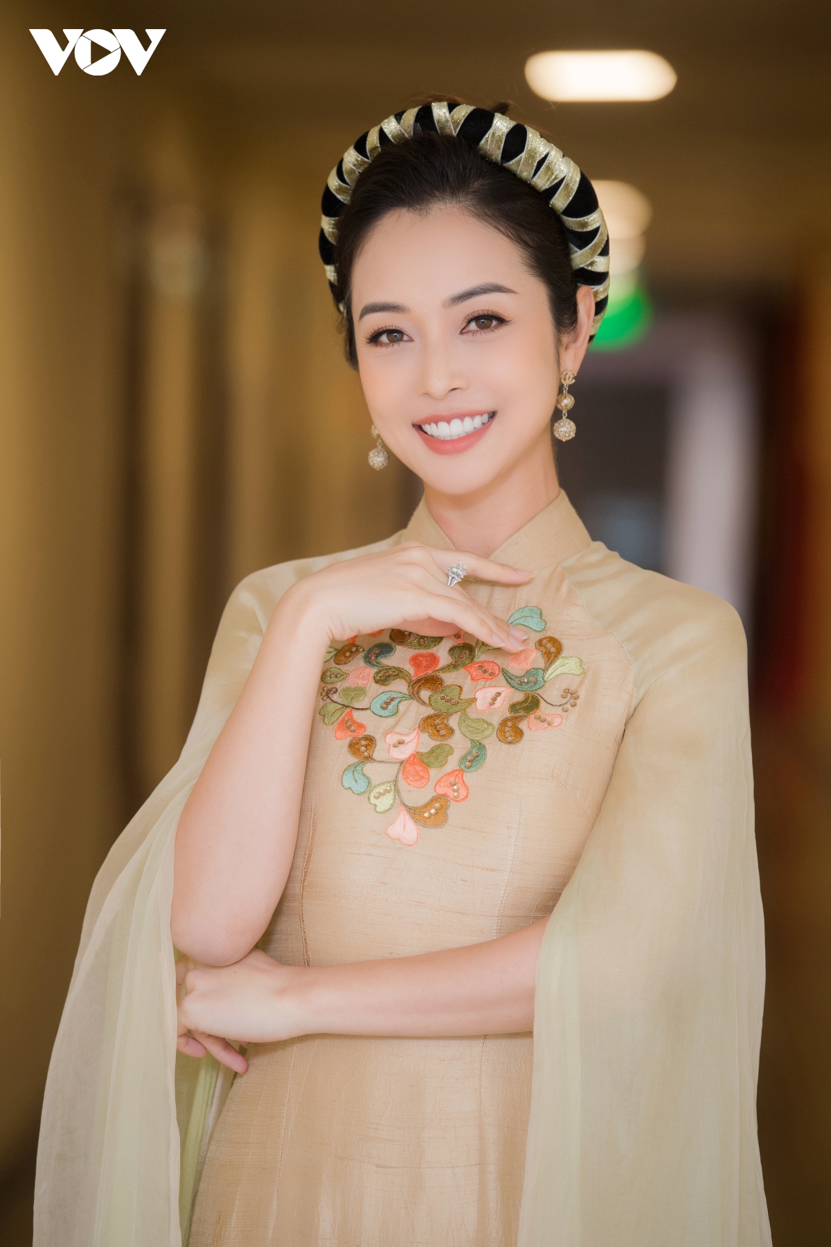 Jennifer Phạm khoe sắc rạng ngời khi làm MC chương trình "Xuân Phát Tài ...