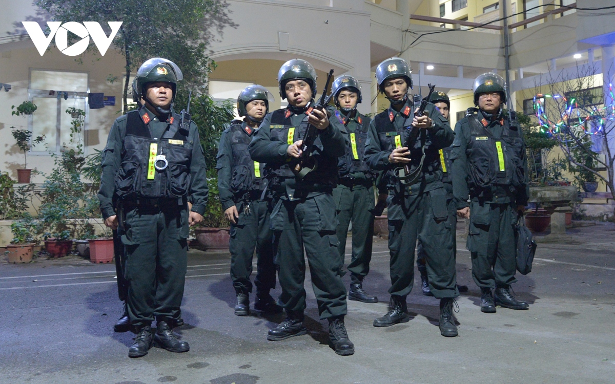 Cảnh sát cơ động Hà Nội xuất phát bảo vệ đêm Giao thừa Tết Quý Mão