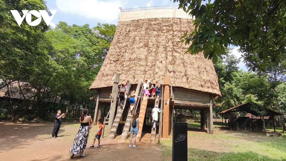 Bảo tồn không gian nhà Rông truyền thống tại bảo tàng Dân tộc học Việt Nam