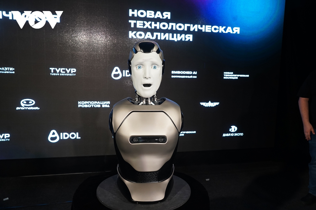 [Nga] Idol - robot hình người đầu tiên tích hợp trí tuệ nhân tạo của ...