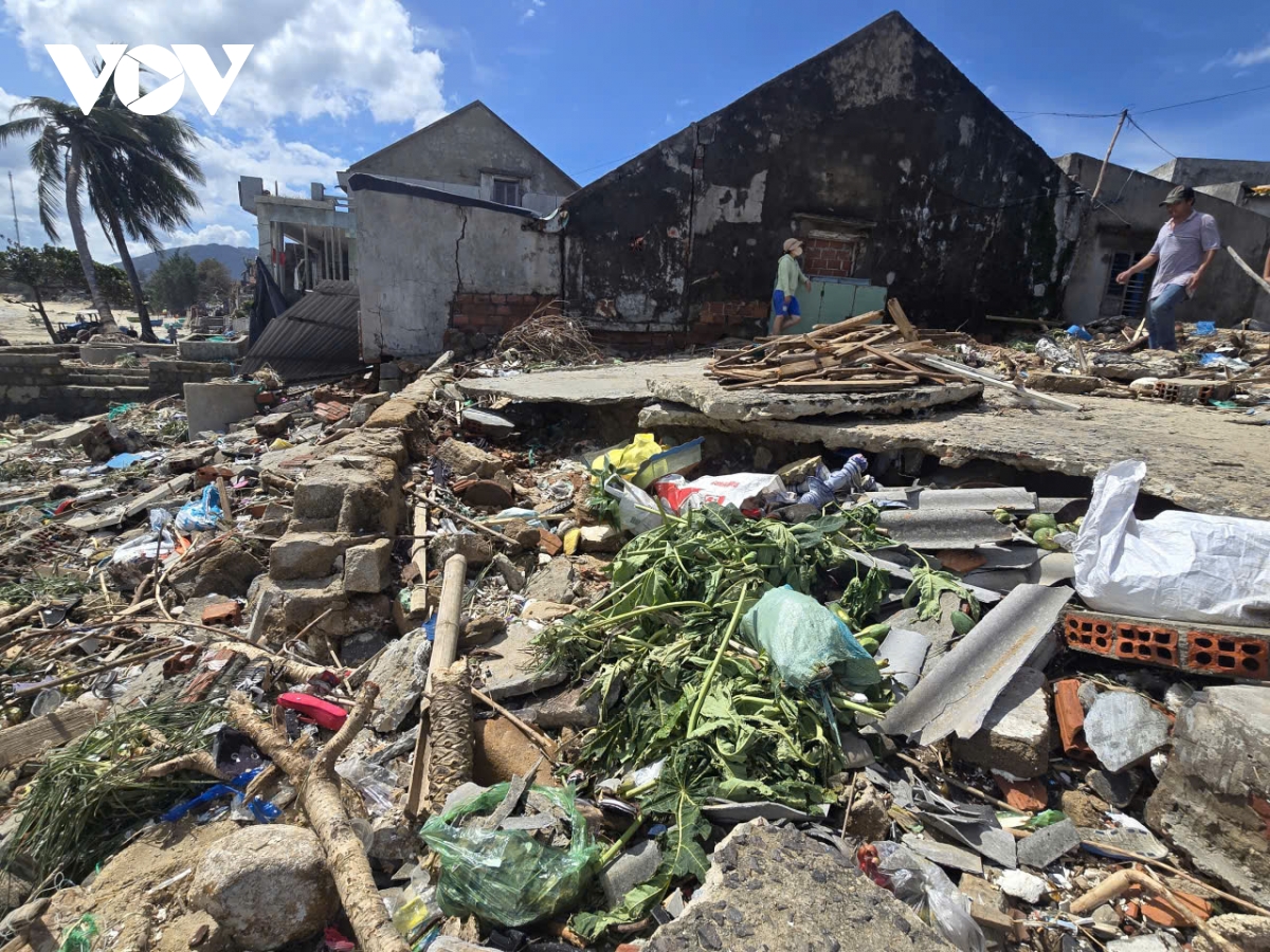 Làng chài Xuân Thạnh, Gia Lai hoang tàn sau bão số 13 càn quét