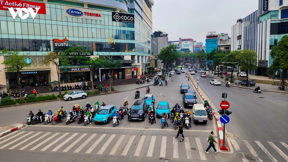 Vượt đèn đỏ, lấn làn trở nên lạc lõng từ khi "mắt thần" hoạt động
