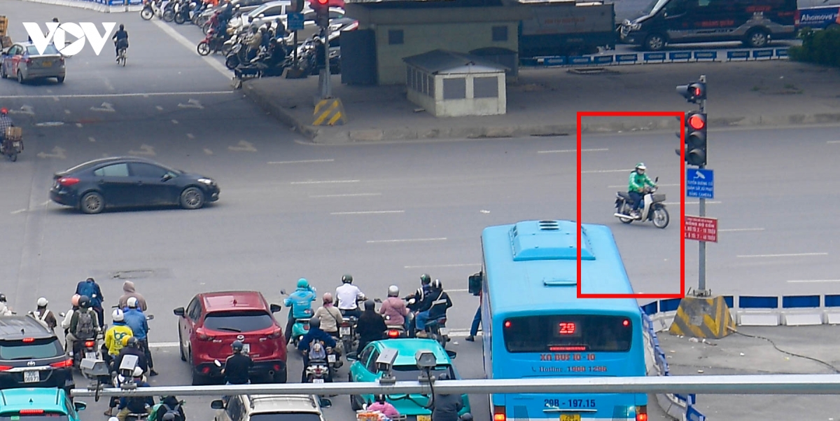 Vượt đèn đỏ, lấn làn trở nên lạc lõng từ khi "mắt thần" hoạt động