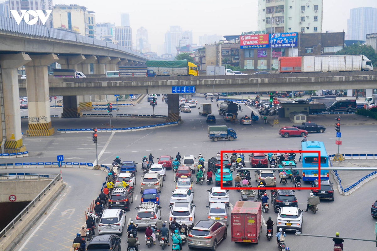 Vượt đèn đỏ, lấn làn trở nên lạc lõng từ khi "mắt thần" hoạt động