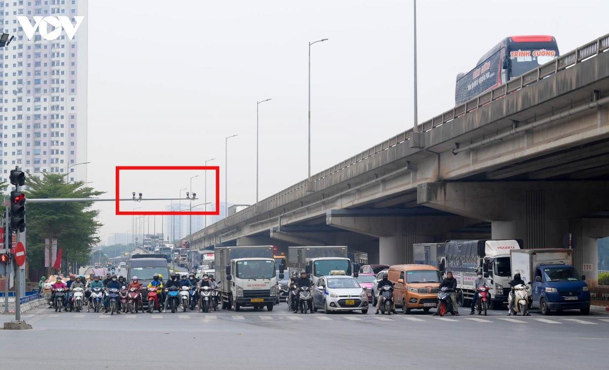 Vượt đèn đỏ, lấn làn trở nên lạc lõng từ khi "mắt thần" hoạt động