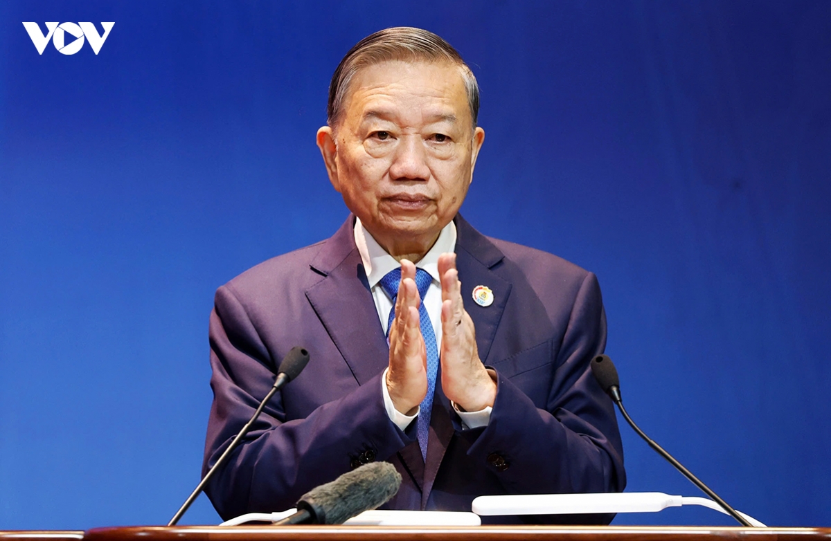 Top leader To Lam calls for worker-centred trade union reform