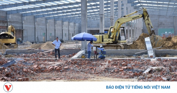 Vụ sập tường ở Bình Định: Thêm bức tường dài 20 mét đối diện bị sập