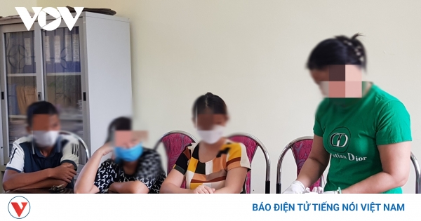 Bộ Y tế xác minh việc nhóm Bông hồng đen lấy mẫu xét nghiệm HIV cho học ...