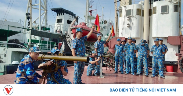 Tàu "cứu hộ đại dương" bảo vệ vững chắc chủ quyền biển đảo