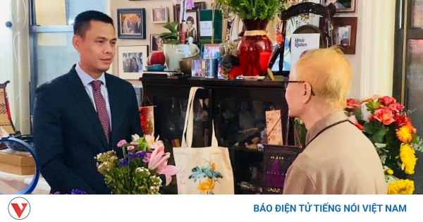 Tiễn đưa tro cốt người bạn Mỹ Merle Ratner về Việt Nam