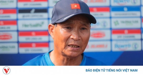 HLV Mai Đức Chung nói lý do gọi nhiều cầu thủ trẻ lên tuyển