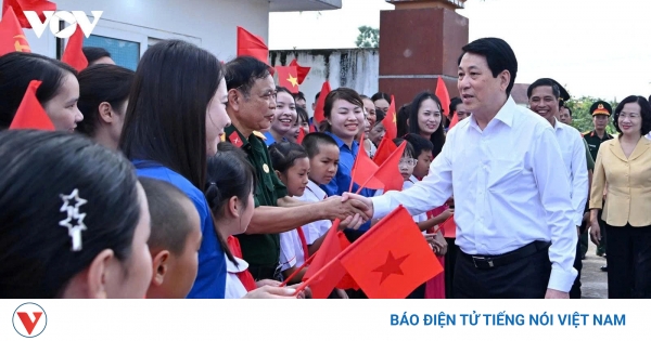 President Luong Cuong inspects two-tier local government model in Quang ...