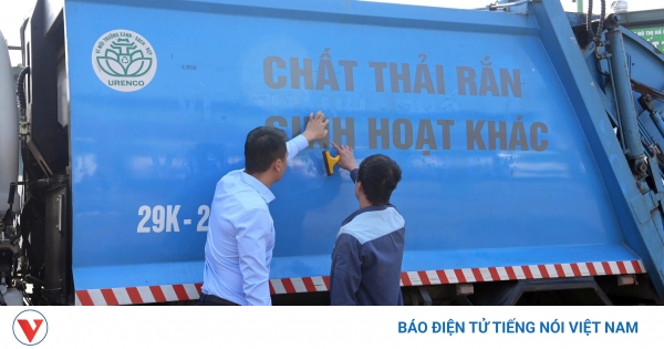 Người dân Hà Nội lúng túng trong ngày đầu triển khai phân loại rác tại ...