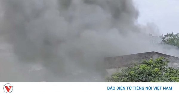 Cháy lớn tại khu tập thể cũ Nguyễn Công Trứ, khói đen bốc cao hàng chục mét