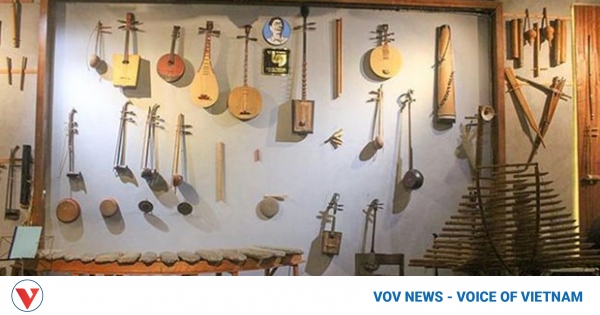 Exhibition introduces traditional musical instruments of Vietnam's ...