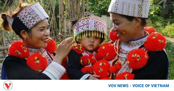 Unique style of Red Dao traditional outfits