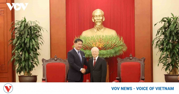 Top Party leader receives Mongolian President in Hanoi