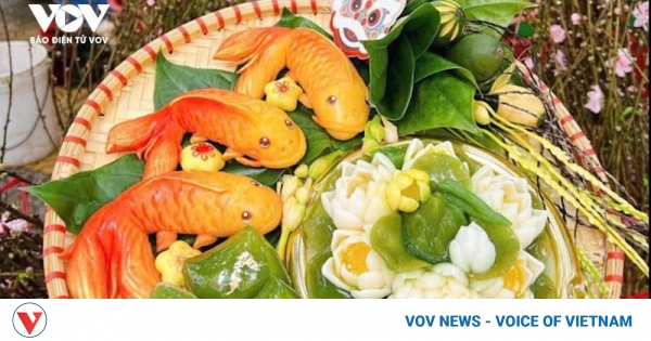 Vietnamese people worship Kitchen Gods - a fine age-old custom