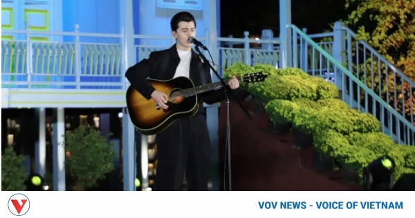 Vietnamese music lovers thrilled by talented British singer