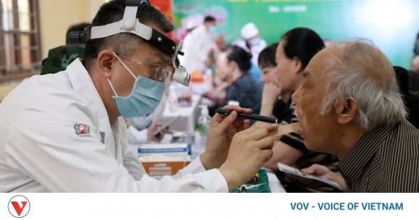 Vietnam–China military doctors offer free health care to border residents