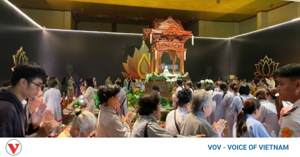 Thousands venerate Lord Buddha’s Sarira in Ho Chi Minh City