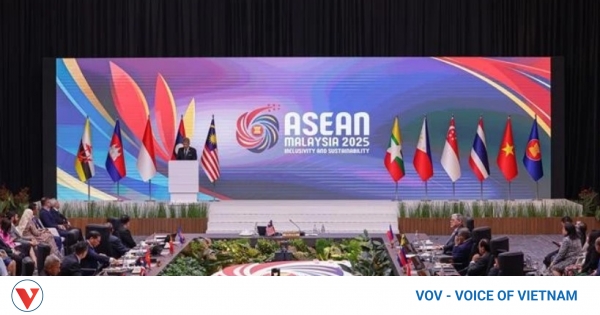 Vietnam attends ASEAN meetings for promoting regional cooperation