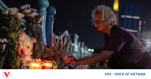 Candlelight vigil held for victims of Ha Long boat tragedy