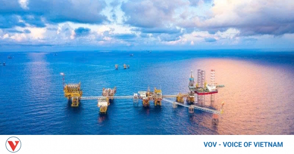Vietsovpetro welcomes first oil flow from new oil field