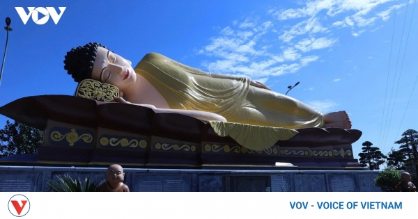 Exploring pagoda housing Vietnam's largest jade Amitābha Buddha